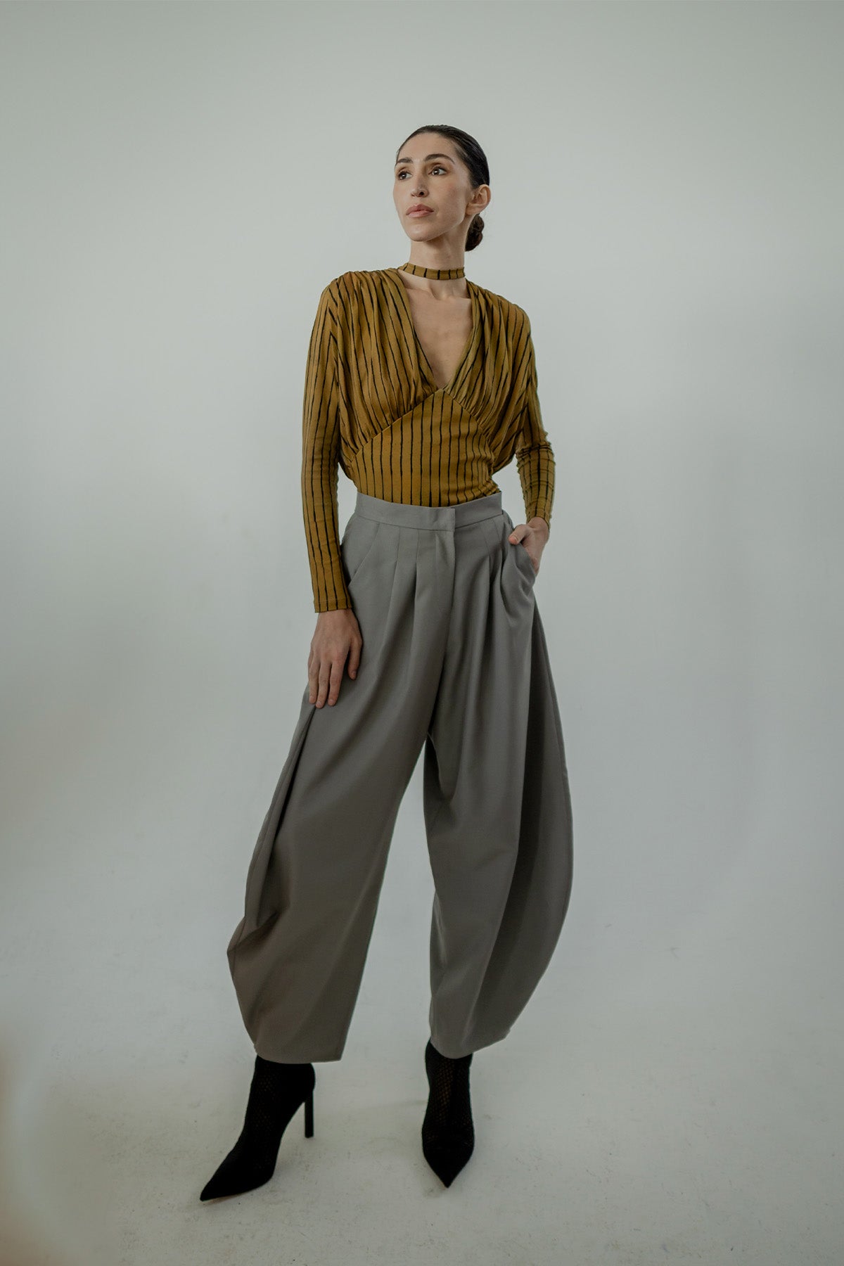 Egg shaped Gray Pants – Shantall Lacayo