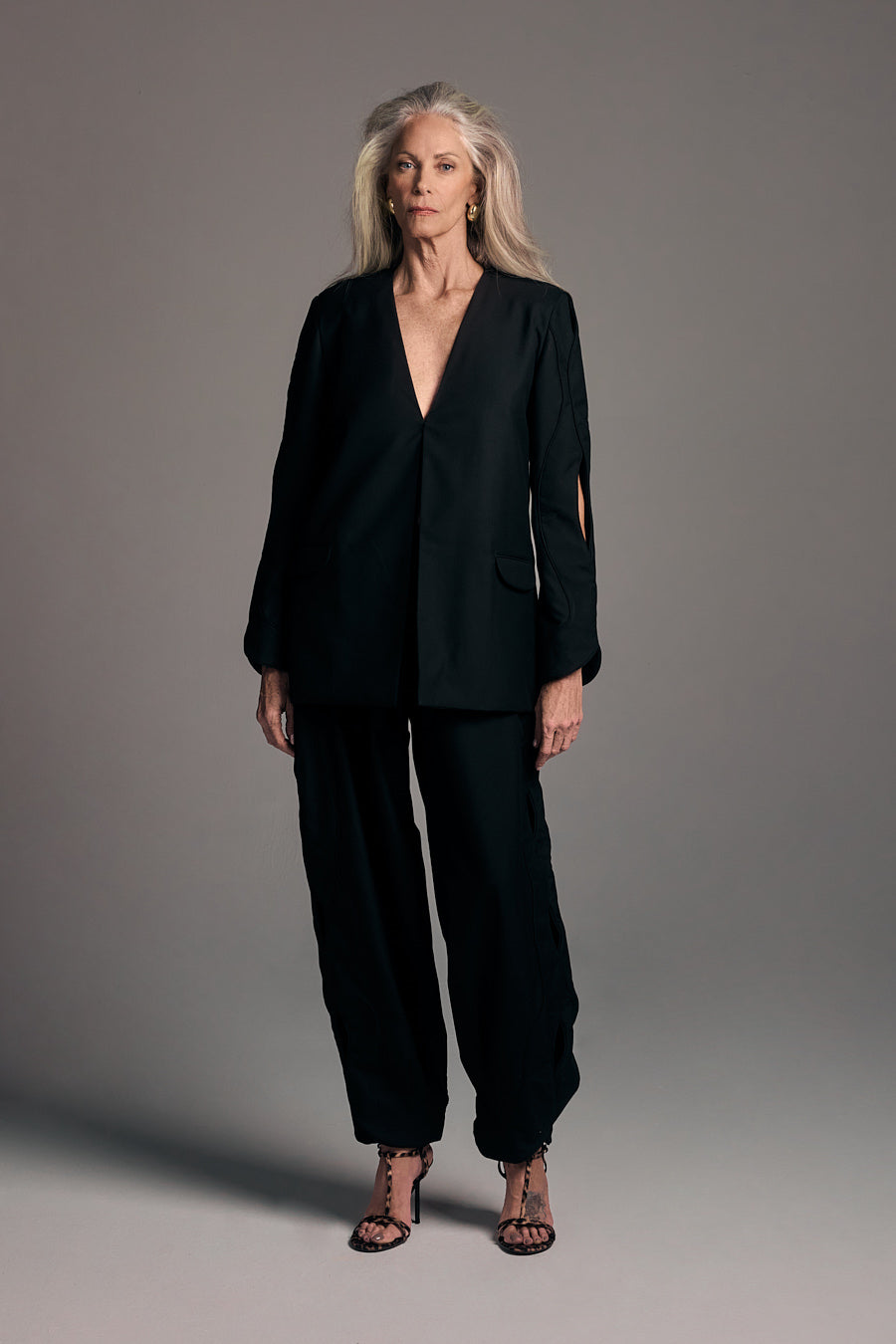 Hand-Shape Curved Pants – Shantall Lacayo